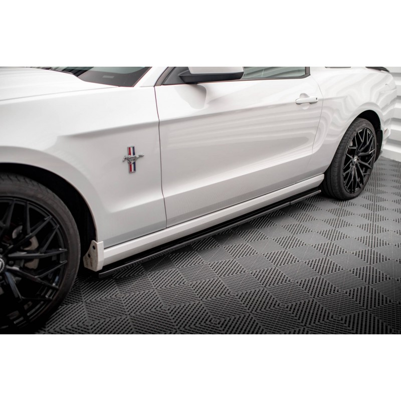 Añadidos laterales Ford Mustang Mk5 Facelift Maxtondesign