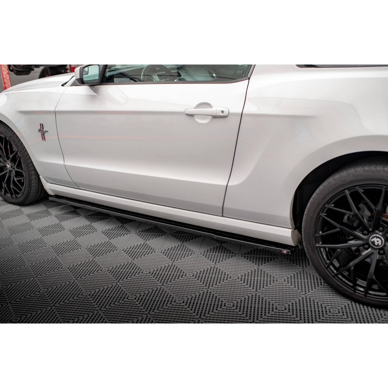 Añadidos laterales Ford Mustang Mk5 Facelift Maxtondesign